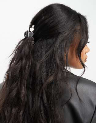 DesignB London disc hair claw in silver | ASOS