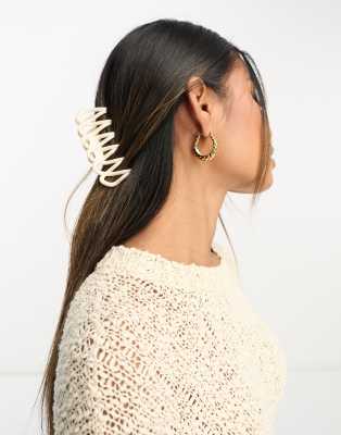 DesignB London hair claw in matte off-white | ASOS