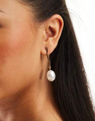 DesignB London long pearl drop earrings in gold | ASOS