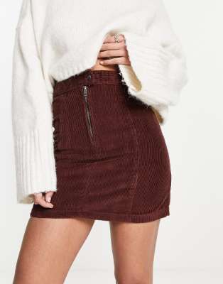 DTT - Edith - Mini-jupe trapèze en velours côtelé avec poches - Marron chocolat | ASOS