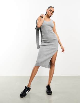 Fashionkilla - Robe pull mi-longue d'ensemble moulante sans manches en maille fine - Gris | ASOS