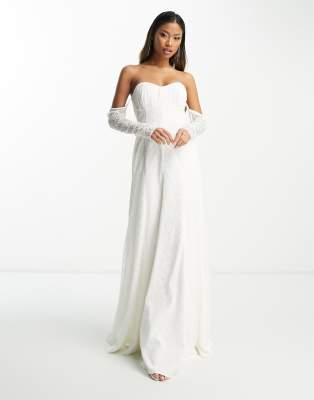 Forever New - Exclusivité - Robe longue de mariée en dentelle à épaules dénudées - Ivoire | ASOS