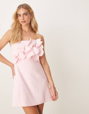 Forever New - Robe courte à fleurs en relief - Rose pastel | ASOS