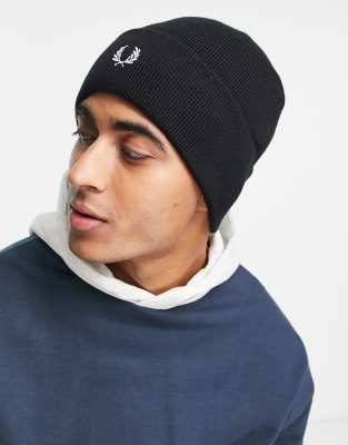 Fred Perry - Bonnet en laine mérinos à côtes anglaises - Noir | ASOS