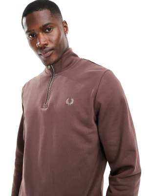 Fred Perry - Felpa marrone con zip corta | ASOS