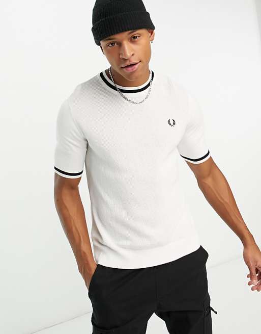 Fred Perry - Gebreid T-shirt in wit | ASOS Fred Perry - Gebreid T-shirt in wit | ASOS