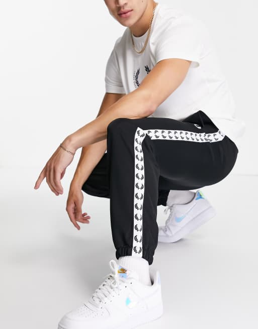Fred Perry - Jogger avec bande - Noir | ASOS