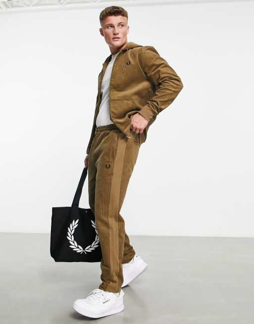 Fred Perry - Jogger fuselé en velours côtelé - Fauve | ASOS