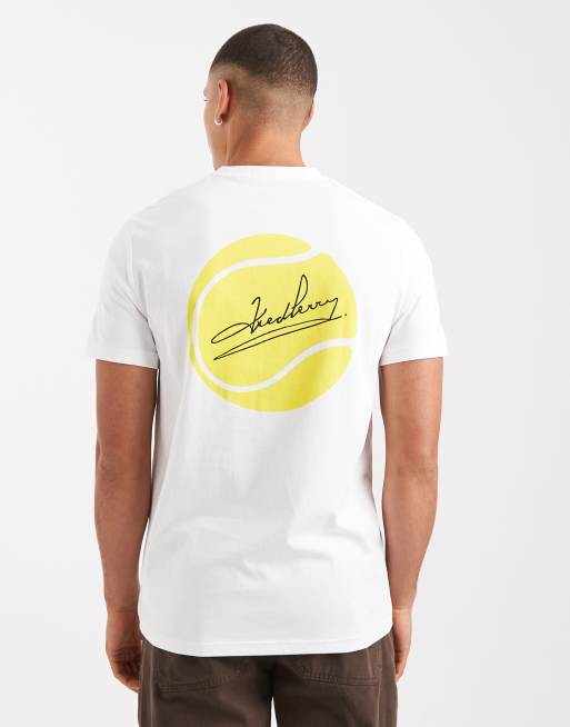 Fred Perry – T-Shirt in Weiß mit Markenschriftzug | ASOS