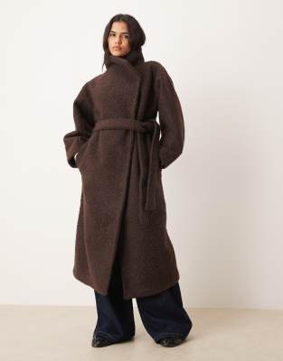 Gina Tricot – Brun kappa i midilängd och omlottdesign med skärp och ...