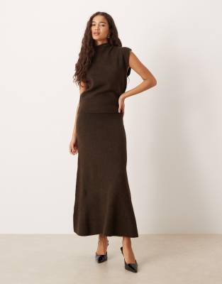 Gina Tricot – Brunt, stickat set med topp i alpackaull med smal ...