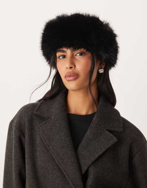Gina Tricot faux fur soft faux shearling short hat in black | ASOS