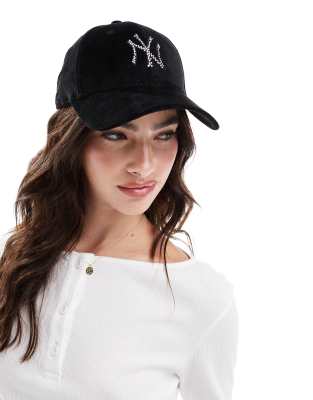 Gorra negra con logo de strass de los NY Yankees de velour 9Forty de ...