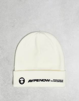Gorro blanco hueso con parche y logo bordado Now de AAPE BY A BATHING ...