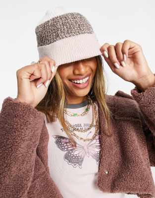Gorro rosa con diseño color block y etiqueta de Topshop | ASOS