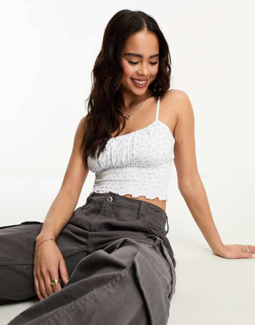 Hollister Gesmokte Top Met Smalle Bandjes In Wit Met Fijne Blauwe