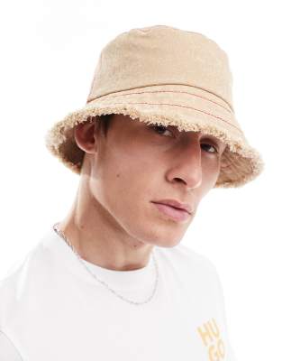 HUGO Red x Les Benjamins - Cappello da pescatore beige con stampa e ...