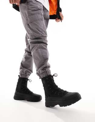 Hunter Explorer desert boots in black | ASOS