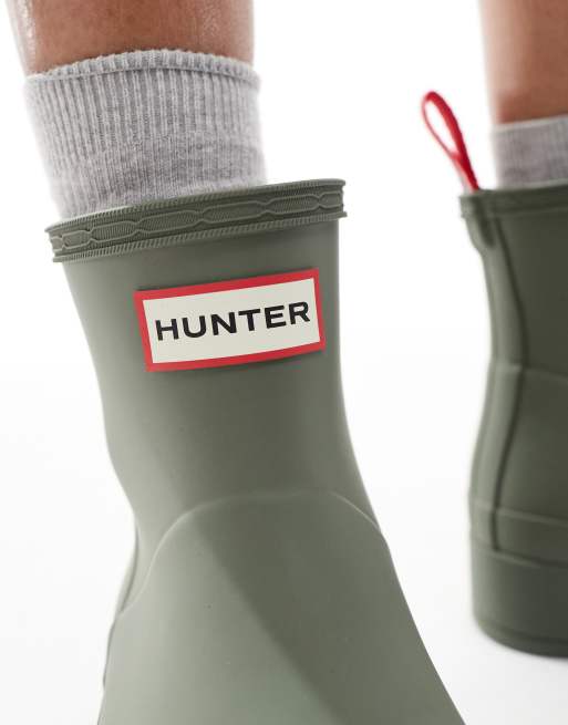 Hunter Play short boot in dark olive | ASOS