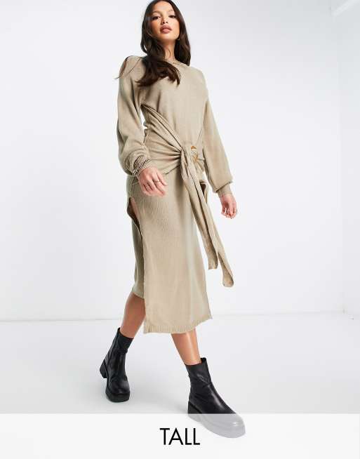 In The Style Tall x Lorna Luxe - Robe mi-longue fendue sur le devant avec ceinture - Taupe | ASOS