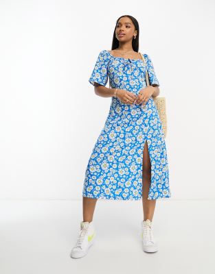 Influence - Robe mi-longue nouée sur le devant à imprimé marguerite - Bleu | ASOS