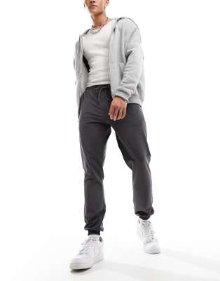 Joggers deportivos gris carbón de corte slim de tejido de secado rápido ...