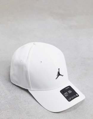 Jordan - Cappellino bianco con logo in metallo | ASOS