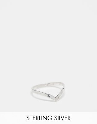 Kingsley Ryan – Ring aus Sterlingsilber mit 2 mm Breite und V-Design | ASOS