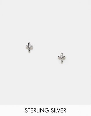 Kingsley Ryan – Sehr kleine Ohrstecker aus Sterlingsilber im Kreuz ...