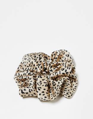 Kitsch Fabric Scrunchie 1 Pack - Leopard | ASOS