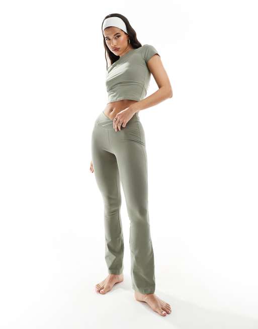 Leggings Verde Oliva De Corte Slim Acampanado Con Cintura Cruzada De
