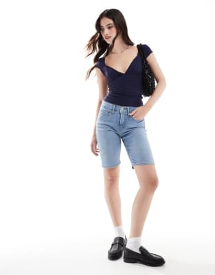 Levi's - Denim bermuda shorts met hoge taille in lichtblauw | ASOS