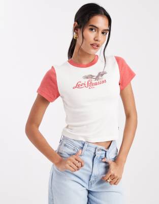 Levi's – Knapp geschnittenes Ringer-T-Shirt in Weiß mit Sport-Grafik | ASOS