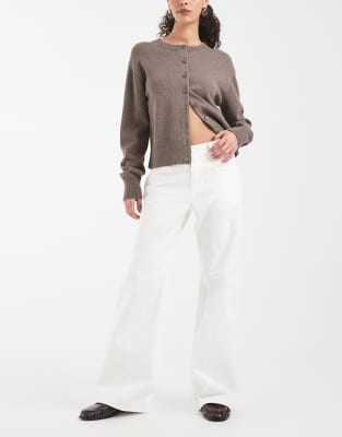 Levi's loose bootcut jeans in white | ASOS