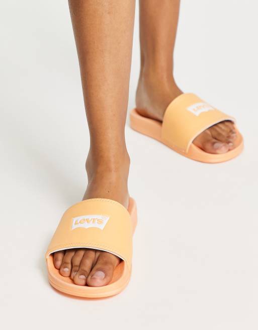 Levis Orange Tofflor Med Bågformad Logga Asos