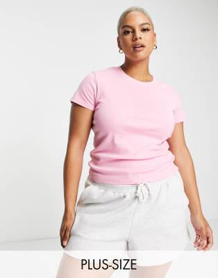 Levi's Plus – Knapp geschnittenes T-Shirt in Rosa | ASOS