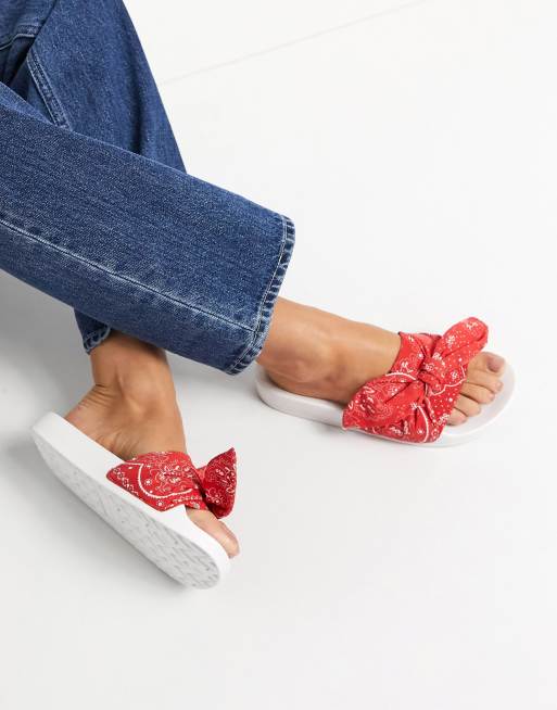 Levi's – Rote Bandana-Slider | ASOS