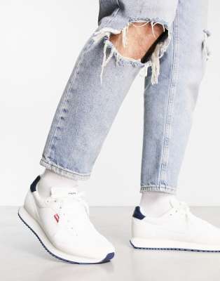 Levi's - Stag Runner - Baskets à étiquette rouge - Blanc | ASOS