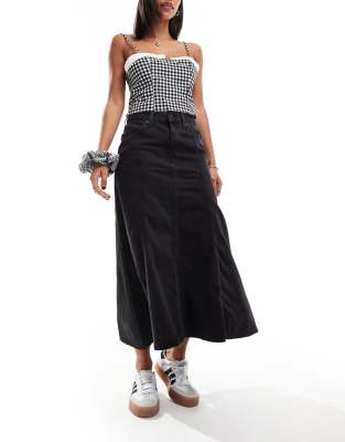 Levi's - Wijduitlopende denim rok in zwart | ASOS