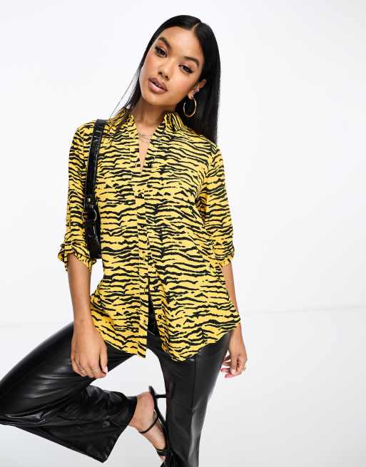 Liquorish – Hemdbluse in Senfgelb mit Zebramuster | ASOS