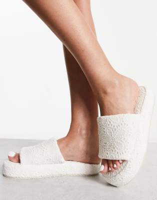 Loungeable eyelet chunky bar slipper in white | ASOS