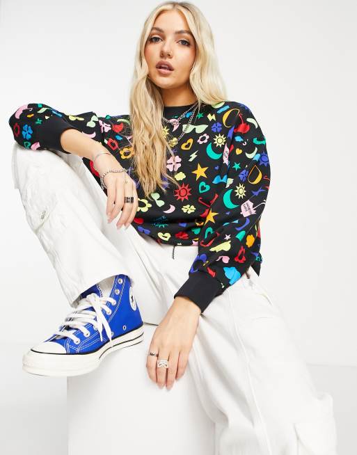 Love Moschino - Sweat à motif symboles sur l'ensemble - Multicolore | ASOS
