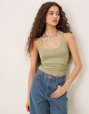 Mango – Grön, skulpterande topp med v-ringning | ASOS