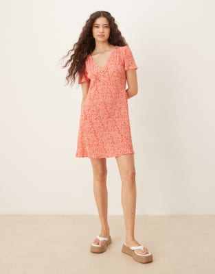 Mango - Robe courte à col V - Rouge fleuri | ASOS