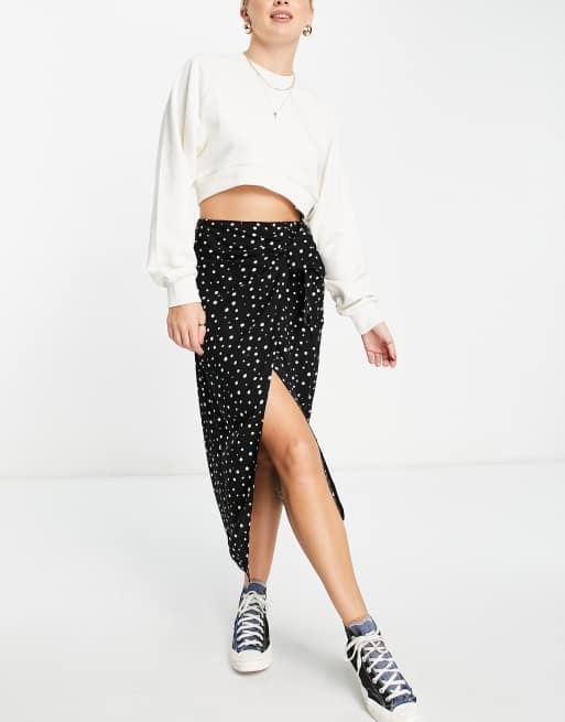 Miss Selfridge - Jupe portefeuille mi-longue nouée à pois - Noir et blanc | ASOS
