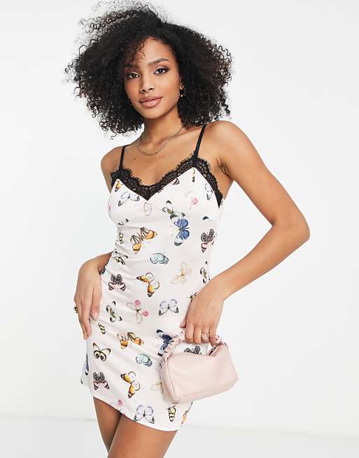 Miss Selfridge – Minikleid aus Satin mit Spitzenbesatz und ... Miss Selfridge – Minikleid aus Satin mit Spitzenbesatz und ...
