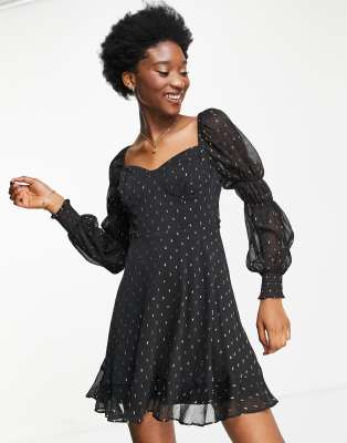 Miss Selfridge - Robe courte coupe ajustée puis évasée - Noir | ASOS
