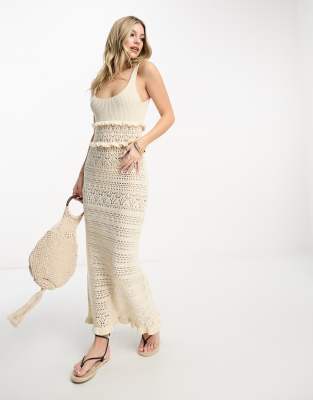 Miss Selfridge - Robe longue en maille au crochet à volants - Crème | ASOS