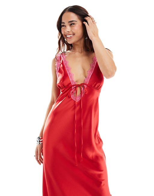 Miss Selfridge - Robe longue en satin avec bordure en dentelle - Rouge ... Miss Selfridge - Robe longue en satin avec bordure en dentelle - Rouge ...