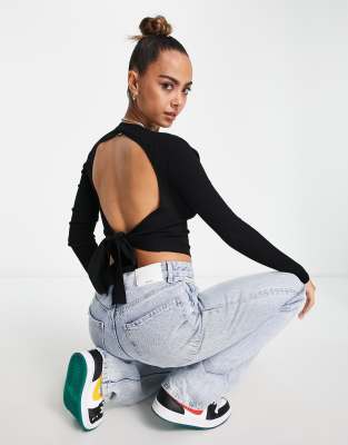 Miss Selfridge - Top nervuré à manches longues et dos ouvert - Noir | ASOS
